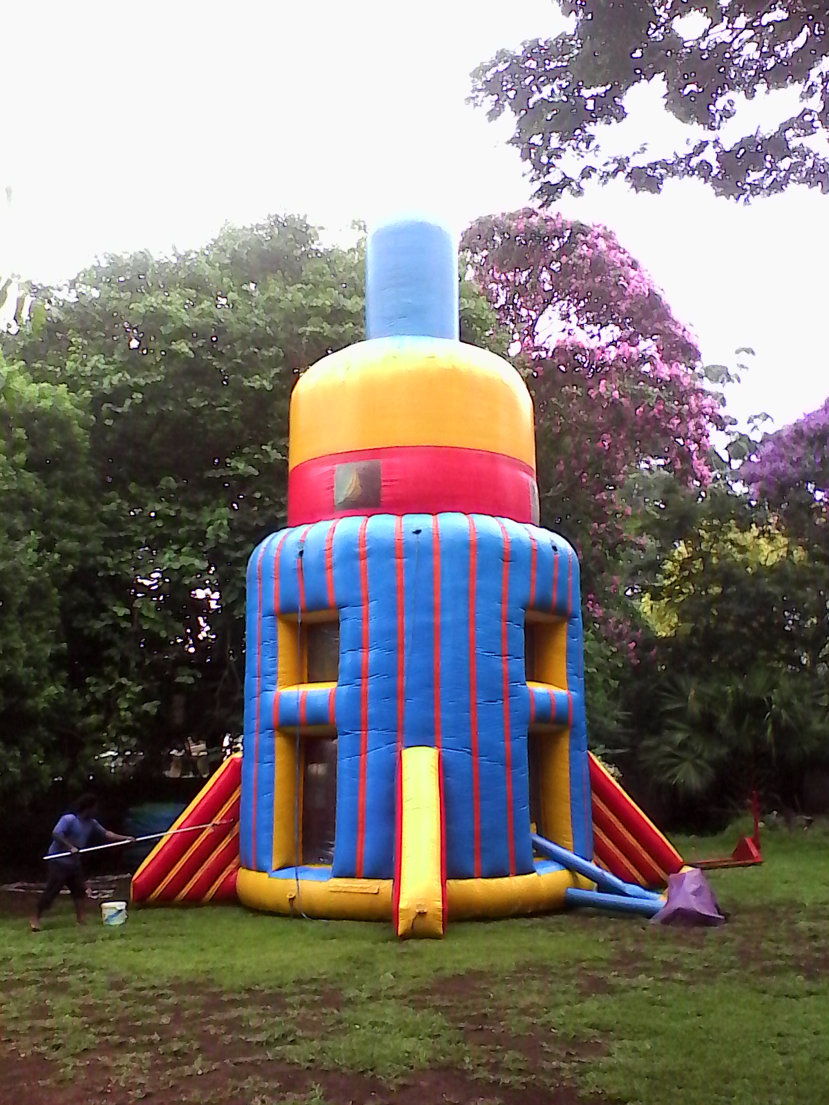 Space Rocket - 4 Seater - Rainbow InflatablesRainbow Inflatables