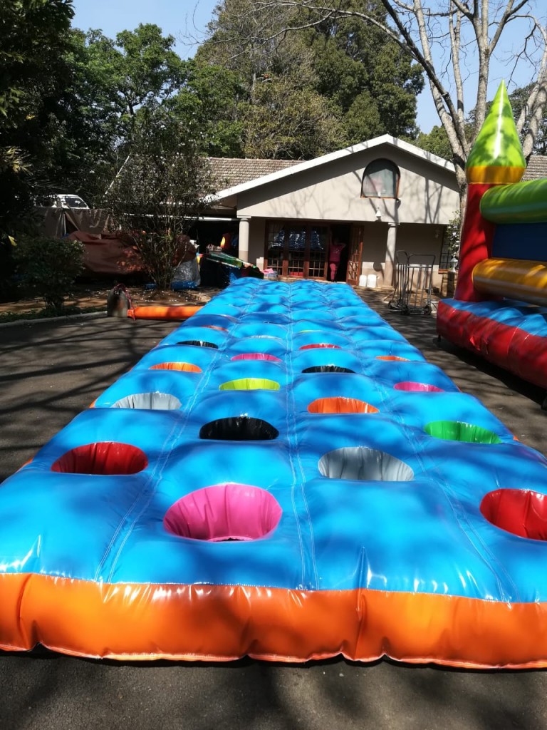 Obstacle Tyre Run - Rainbow InflatablesRainbow Inflatables
